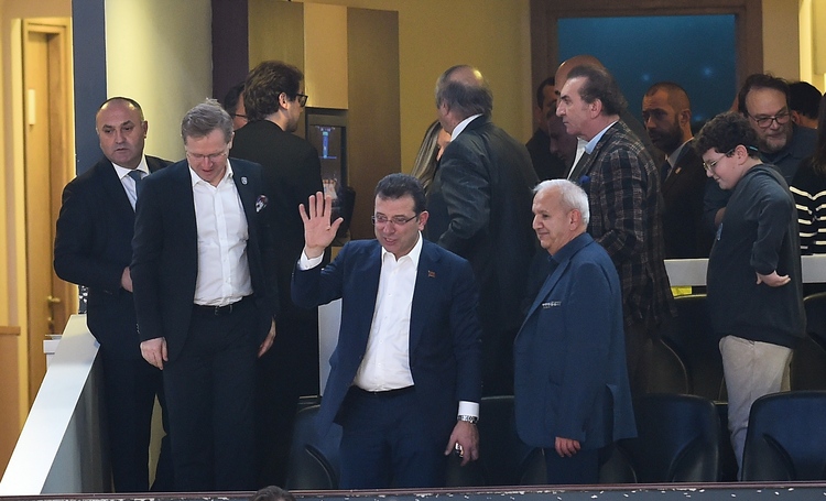 Burgemeester Istanboel veroordeeld tot bijna drie jaar celstraf