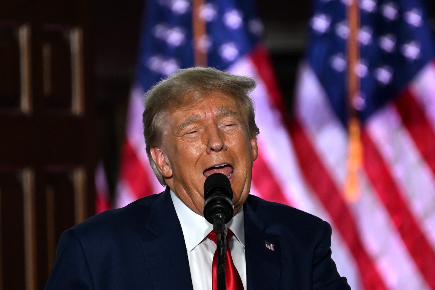 Donald Trump wint de eerste Republikeinse voorverkiezingen in Iowa ...